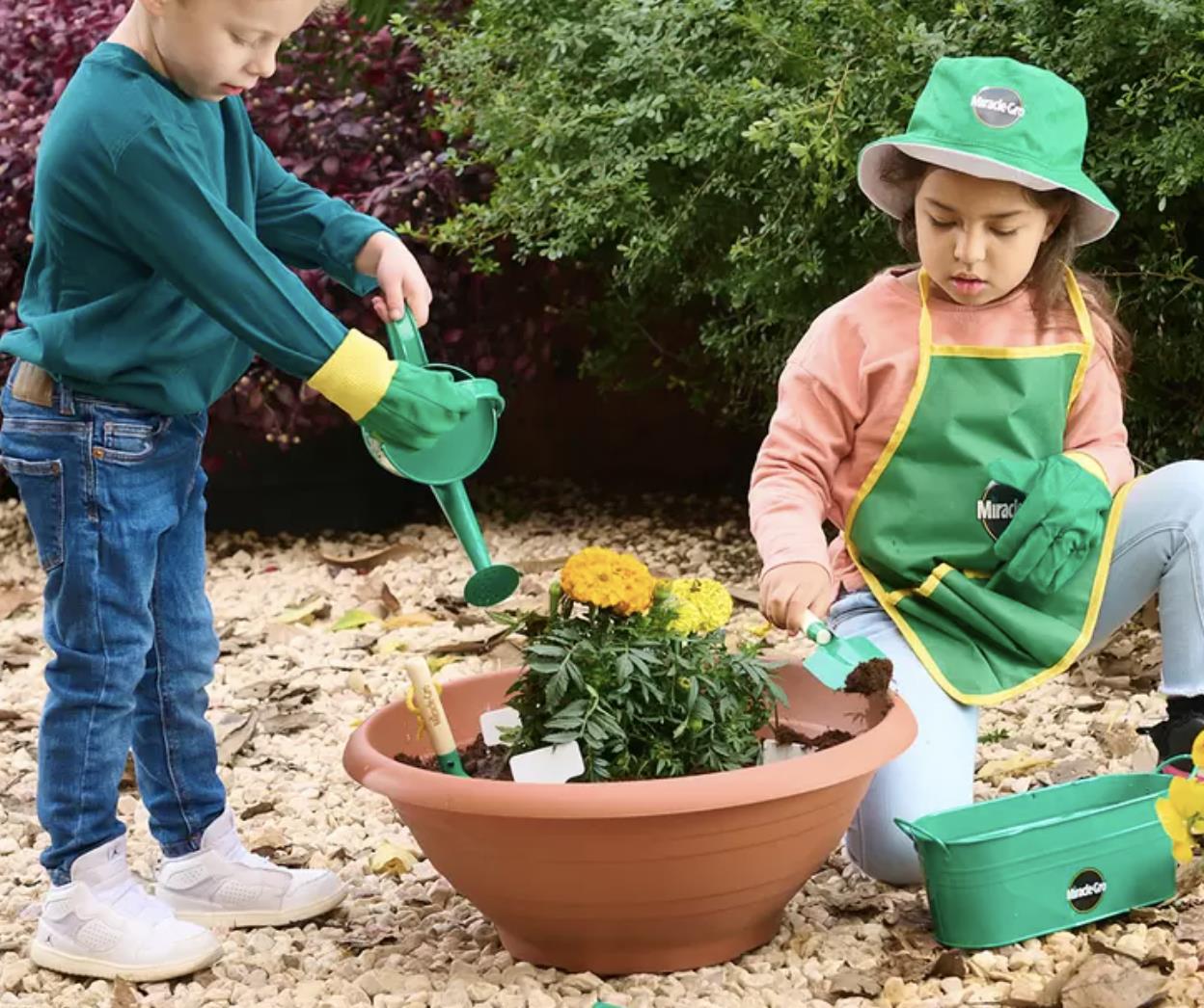 Miracle Gro Kids’ Garden Tool Set - 18 Piece Gardening Set - RZHomestore